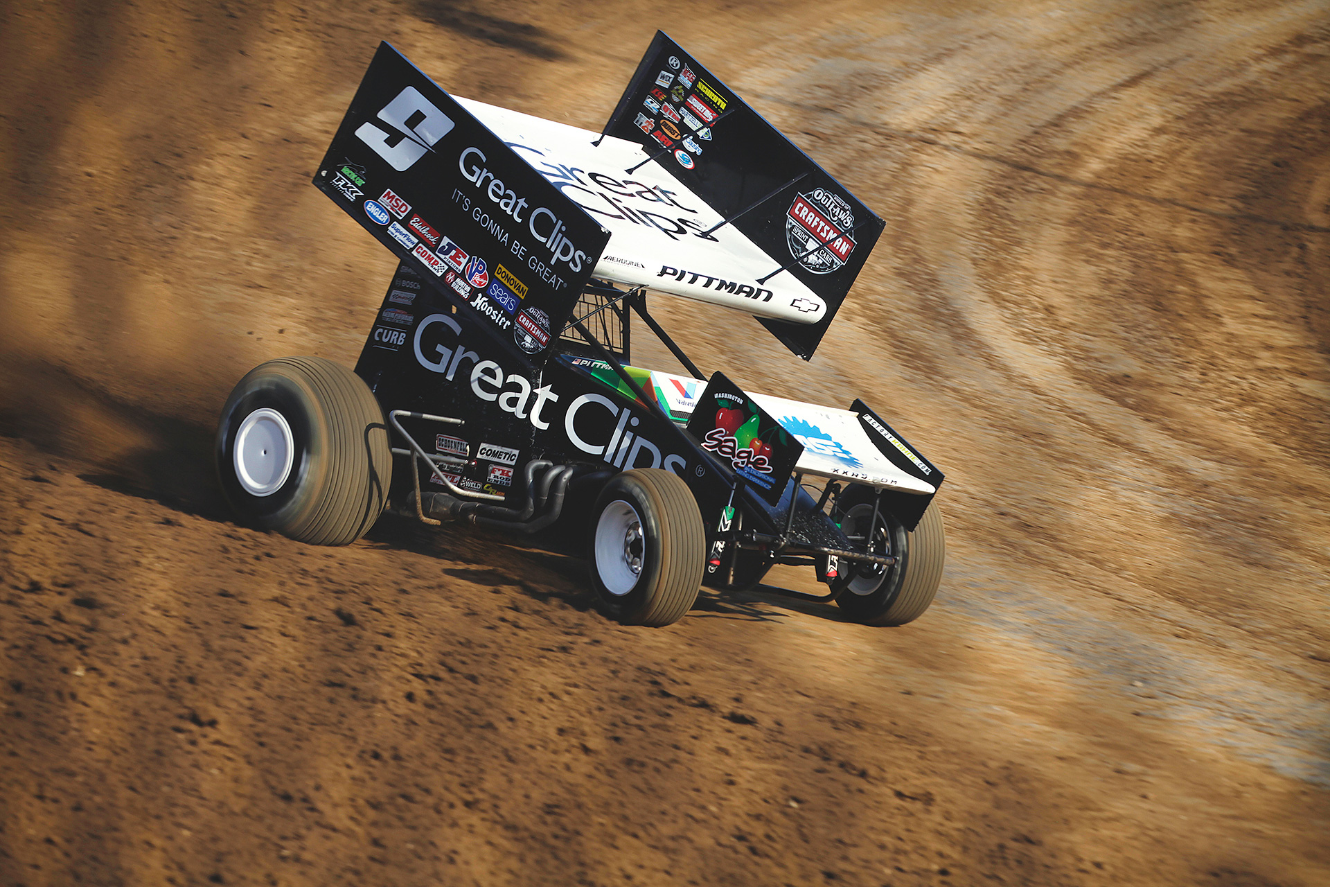 Daryn Pittman qualifying at Lawrenceburg Speedway with The World of Outlaws